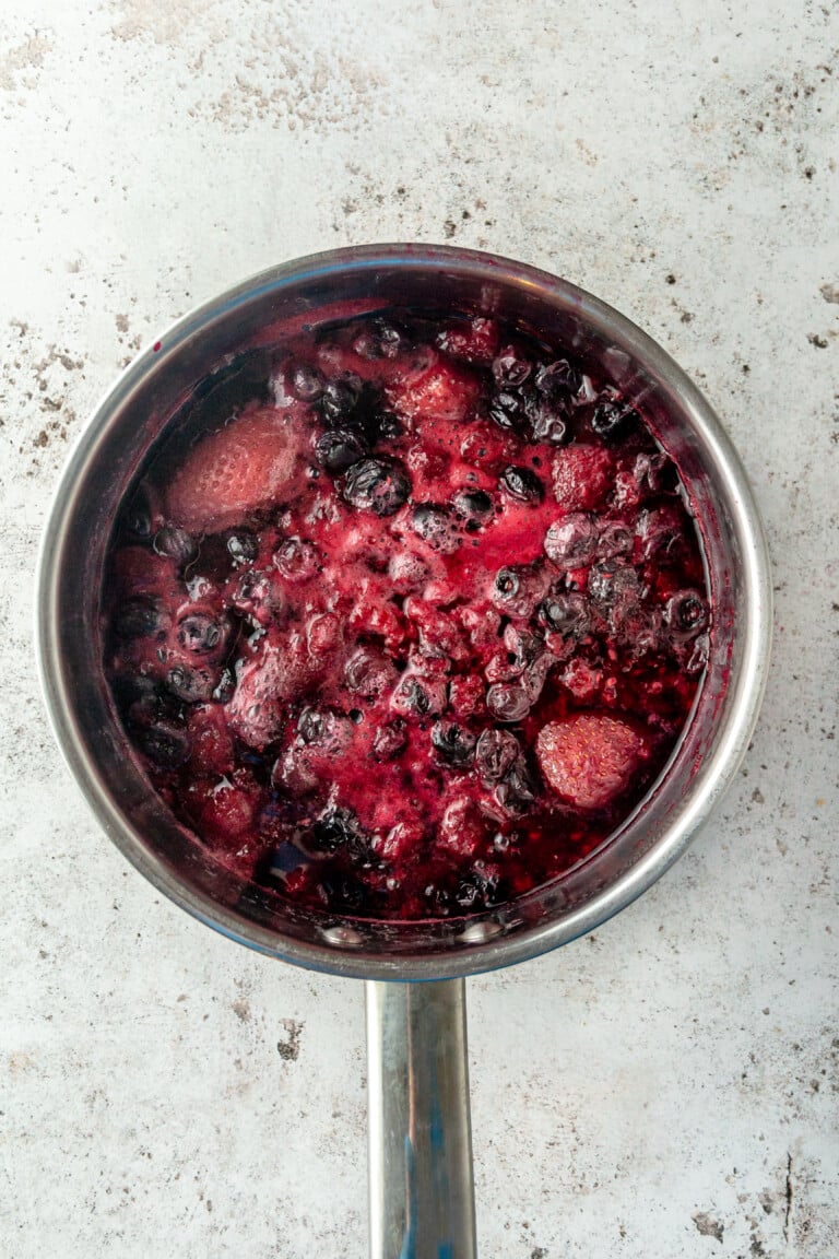 No-Bake Cheesecake in Mini Mason Jars - Fed & Fit